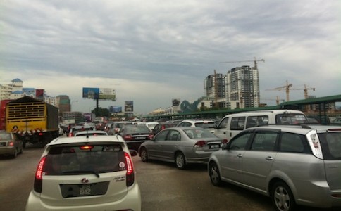 Traffic almost at standstill following MRR2 flash flood - Citizens Journal