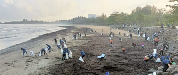 200 volunteers join beach clean up initiative in Miri - Citizens Journal