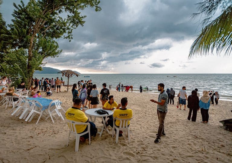 Ferringhi Walk: Shopping and dining by the beach - Citizens Journal