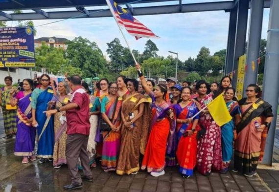 Saree Walkathon promotes unity ahead of Merdeka Day - Citizens Journal