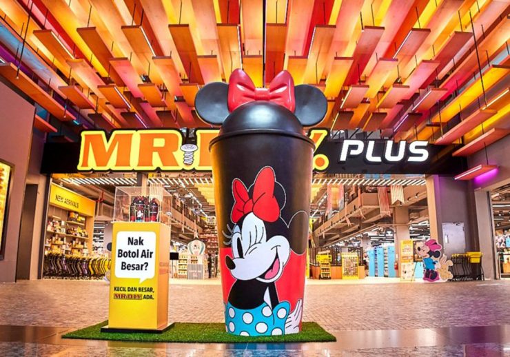 MR D.I.Y. unveils giant inflatable iron at Titiwangsa - Citizens Journal