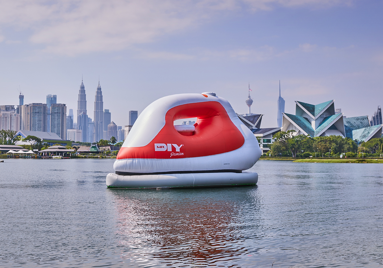 MR D.I.Y. unveils giant inflatable iron at Titiwangsa - Citizens Journal