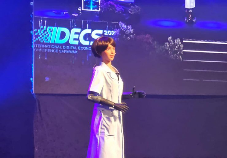 Sarawak Premier draws inspiration from “Grace the Robot” - Citizens Journal