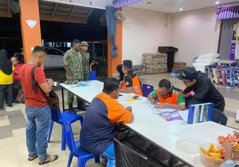 Falling tree kills father, daughter amid Penang storms - Citizens Journal